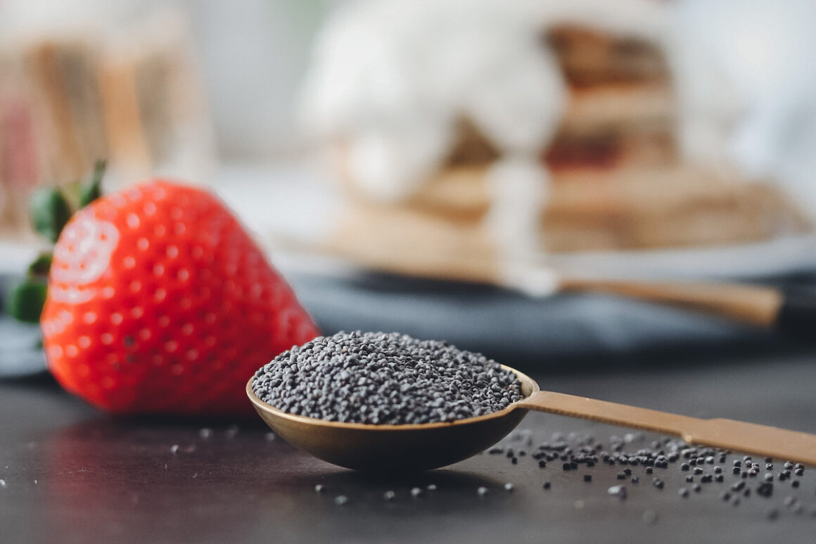 Vegane Zitronen-Mohn-Pancakes mit Erdbeeren - Lena Eats | Veganer Foodblog
