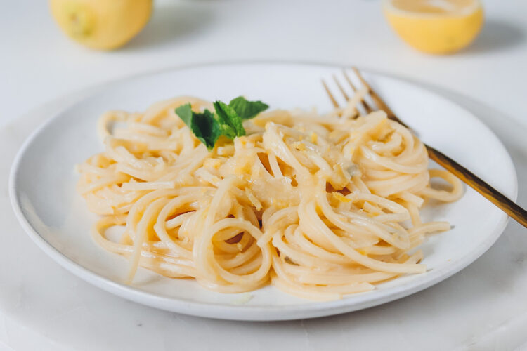 Pasta al Limone – fruchtige Zitronenpasta aus 4 Zutaten - Lena Eats ...