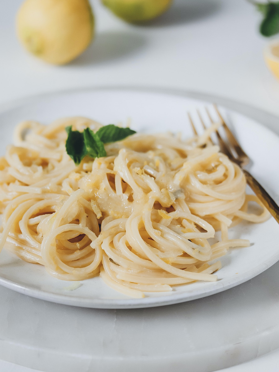 Pasta al Limone – fruchtige Zitronenpasta aus 4 Zutaten - Lena Eats ...